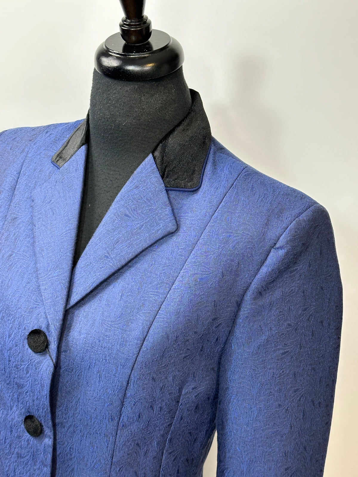 English Show Coat Navy with Black Sheen R351 | Huntress Riding Apparel